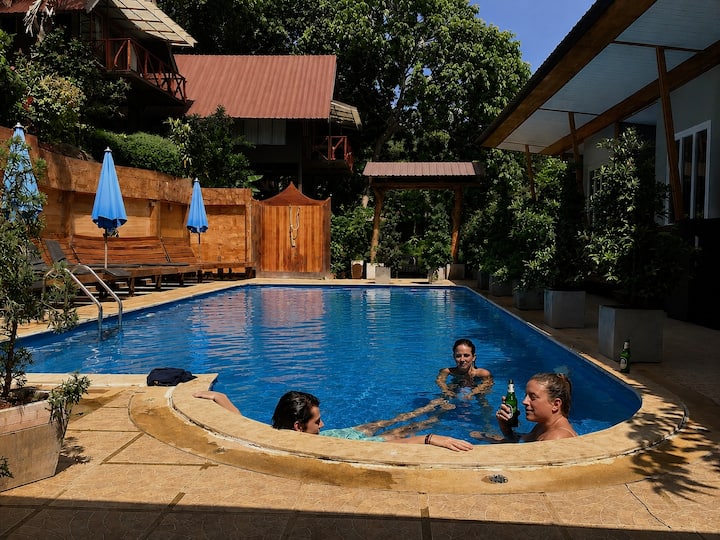 Phi Phi Budget Woodenbungalow For 4 Near Viewpoint - Provincia de Krabi