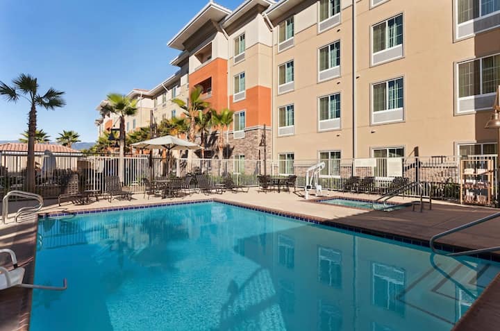 Stylish 3 Separatehotelsuites W/ Parking&breakfast - San Bernardino, CA