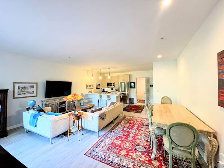 Quiet Top-floor Condo In Walkable West Asheville - Asheville, NC