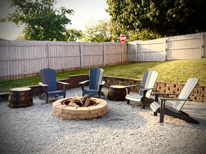 Pool + Hot Tub + Fire Pit Family Bluegrass Oasis - Georgetown, KY