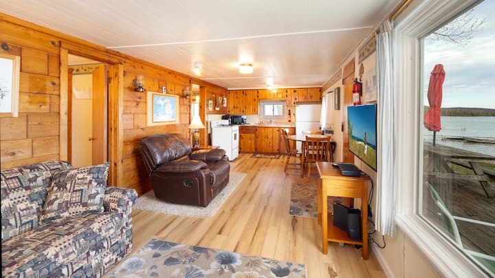 Cheryl & David's Lakefront Cottage - Glen Arbor, MI