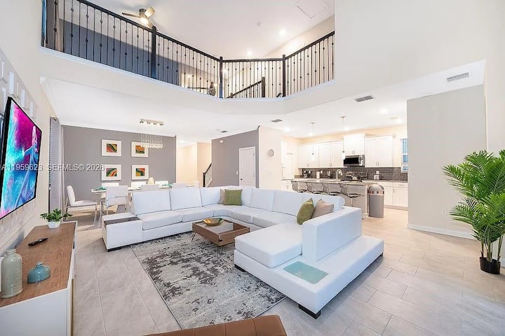 5 Bd/ 5 Ba/ Storey Lake (4352 Qs) - Kissimmee