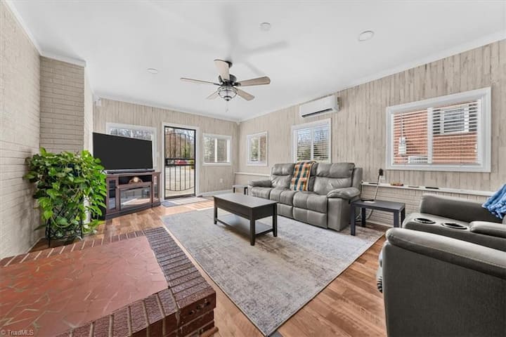 Parkview Place 7 Miles From Zoo - Asheboro, NC
