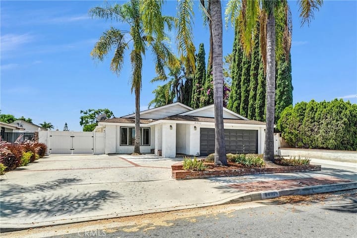 Spacious 4br Home | Walk To Knotts + Rv Parking - Buena Park, CA