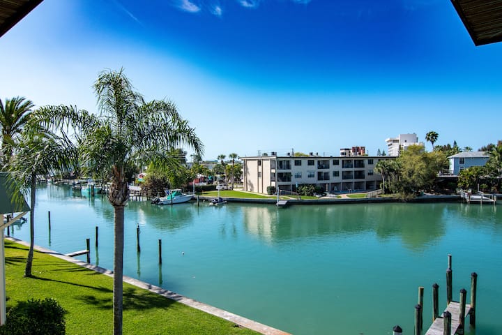 Pet-friendly Condo Near The Beach W/ Boat Slip - Treasure Island, FL