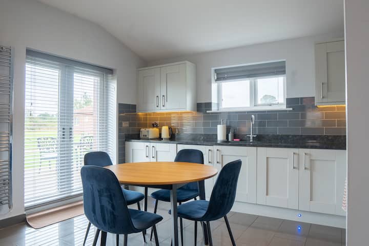 Marble Lodge - Sleeps 4 - Leicestershire