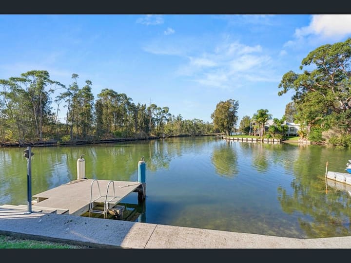 Lakefront Home W/ Hot Tub & National Park View - Sussex Inlet