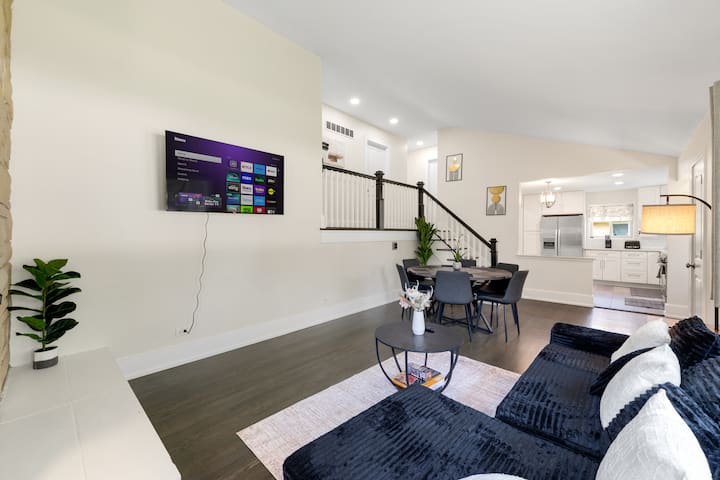 Modern Elmhurst Home | Ideal For Extended Stays - Elmhurst, IL