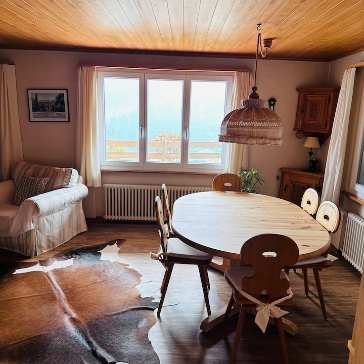 Chalet Homburg: Panoramablick Thunersee & Alpen - Interlaken