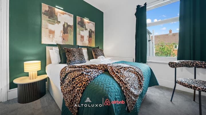 Soulhaus | Colourful Art-filled Newport Retreat - Newport