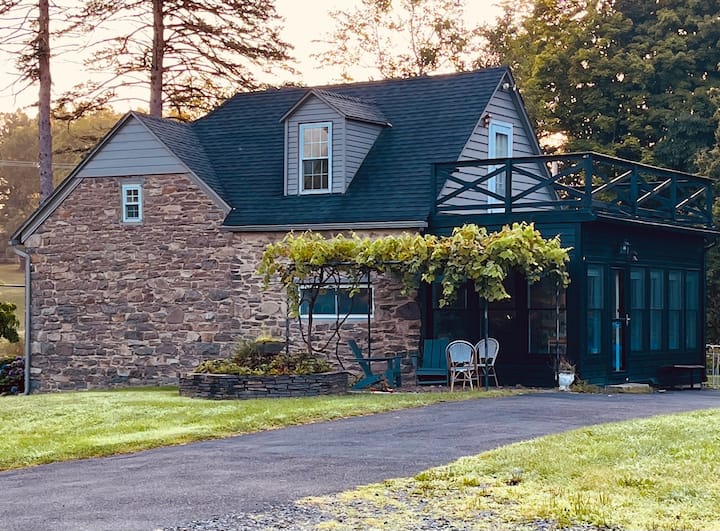 1760s Stone Farmhouse On 3 Private Acres - Kingston, NY