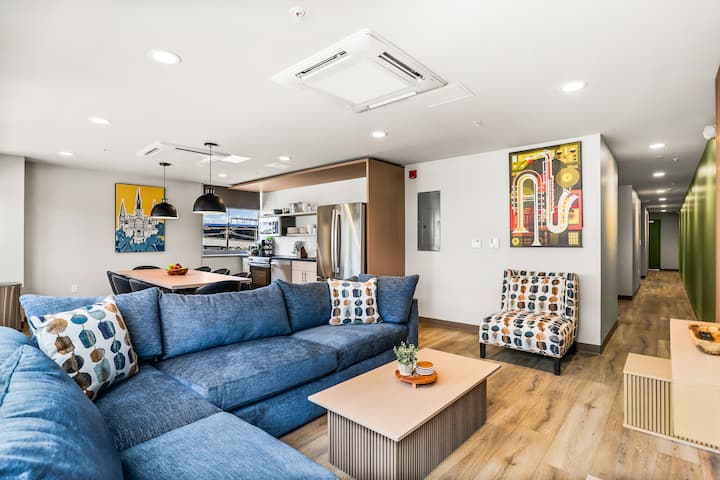 Serenity Penthouse 5br 5ba Pool & Gym - Bayou Segnette State Park, Westwego