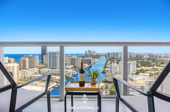 Spacious High-floor Studio| Bay View & Balcony - Hallandale Beach, FL