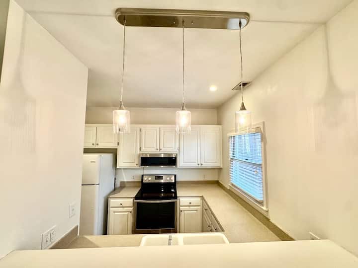 Spacious 2br/2ba Near Clemson  Sleeps 6 - Clemson, SC