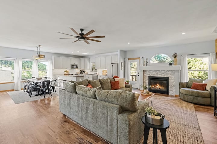 Big House W/hot Tub, Sleeps 10, King Beds, Dogs Ok - Estes Park, CO