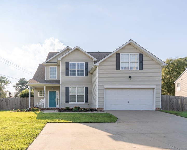 All Inclusive - Six Bedroom Home - Suffolk, VA