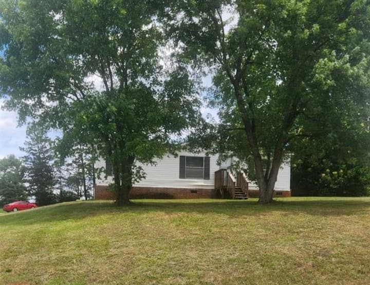 Quaint & Cute Cul-de-sac Home - Piedmont, SC