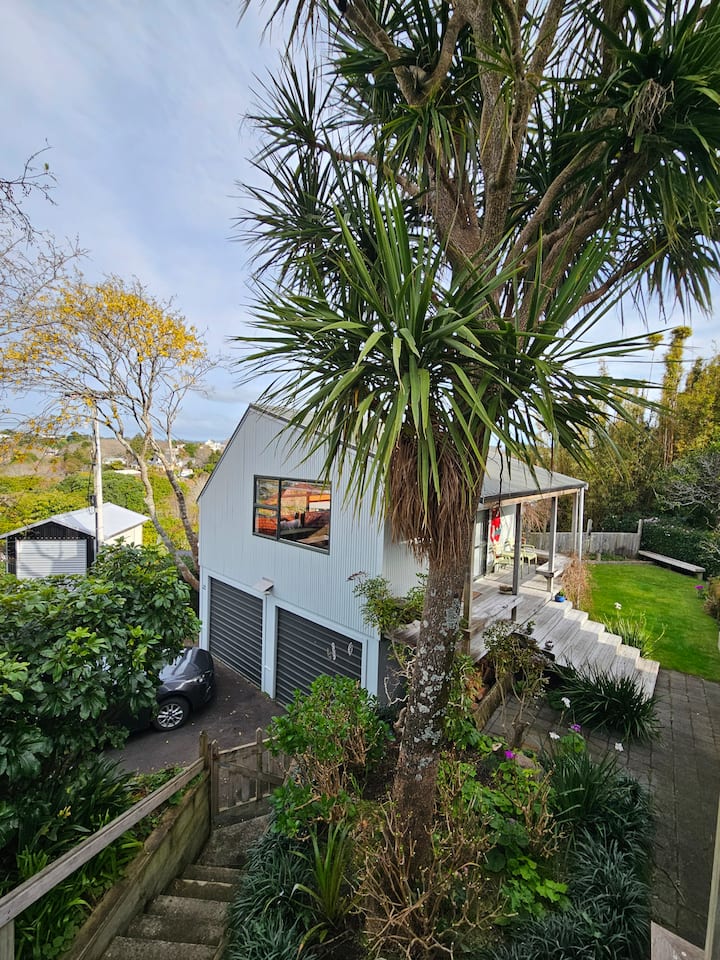 Funky Studio With Mountain Views. - New Plymouth