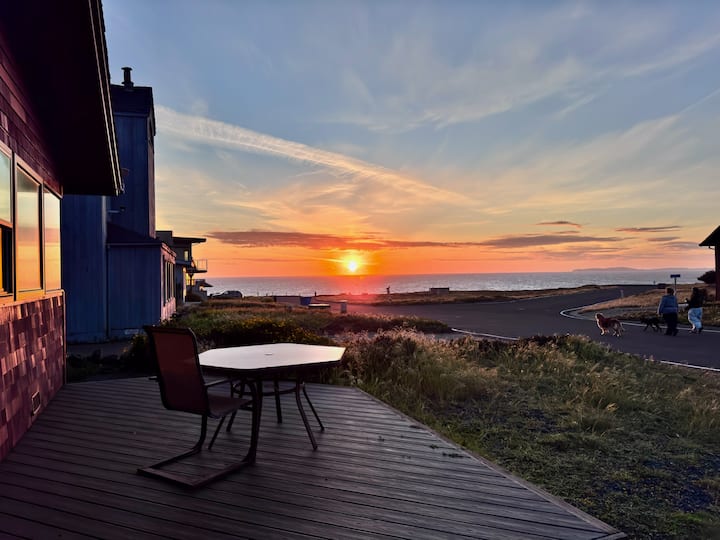 Pacific Horizons Honeymoon Suite | Beach Walk - Dillon Beach, CA