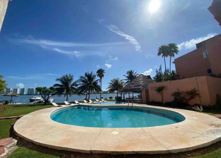 Casa Hermosa En La Zona Hotelera A 5 Min De Cocob - Cancún