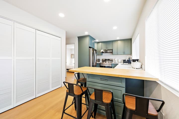 All New! Boutique Home! Ac! Free Parking! - San Jose, CA