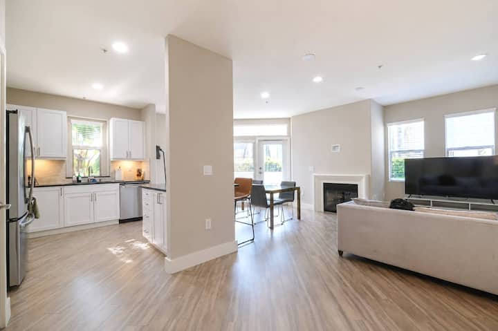 Chic 2bedroom Next To Grove W/ Free Parking - Beverly Hills, CA