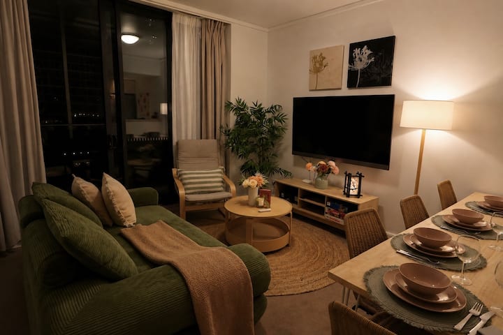 Homey Retreat | 3br Sleeps 8 W Pool, Gym & Parking - Surry Hills