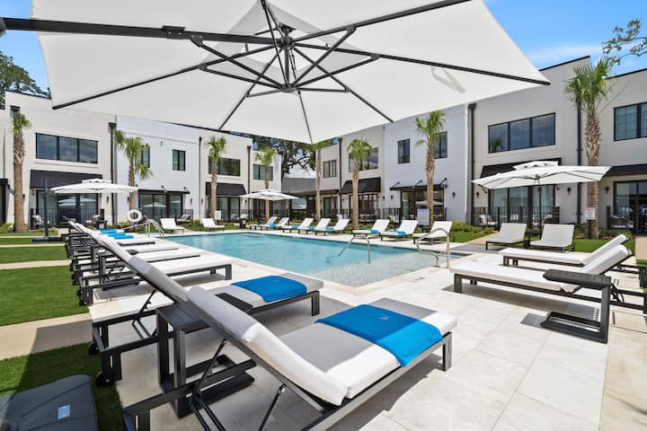 Cassa Orlando: Luxury Poolside 2br/2ba Unit 102 - Orlando