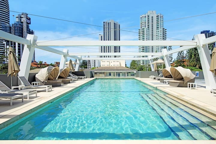 Sleek Broadbeach 2br Retreat - Gold Coast