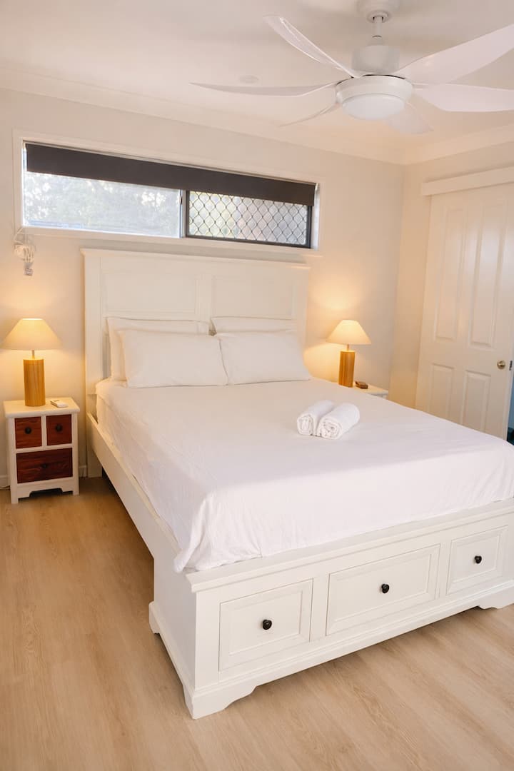 Elegant Brand New 4 Bedroom House - MacLeay Island