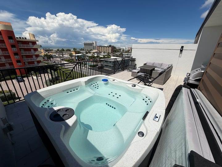 Beach Getaway/game Room/rooftop Hottub/family Fun - Treasure Island, FL