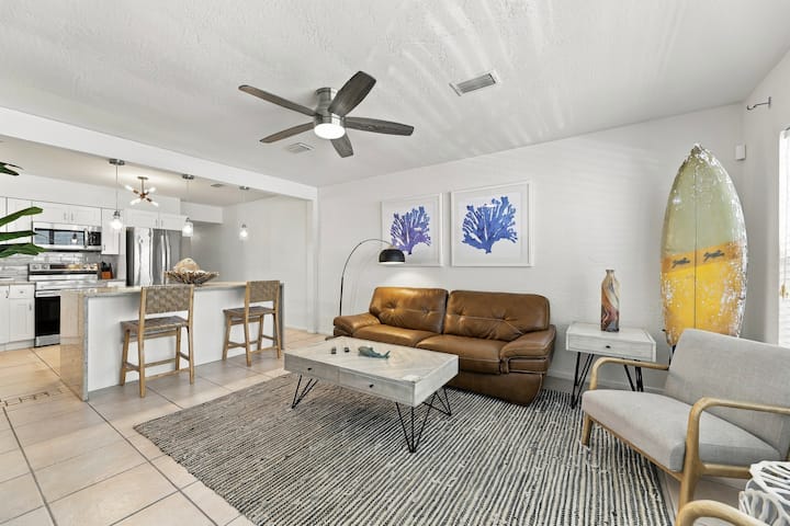 Walk To Cocoa Beach + Kids Clubhouse+private Yard - Cocoa Beach, FL