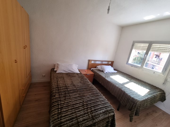 Habitación Amplia Y Acogedora Con Tv. - Pinto