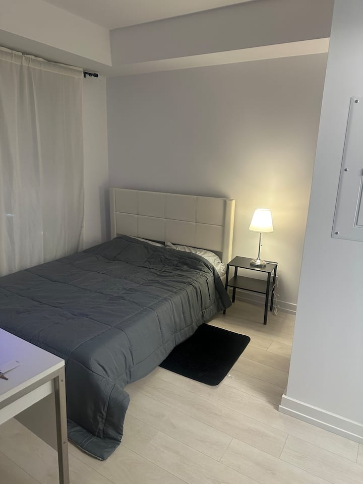 Modern Cozy Retreat - Hamilton
