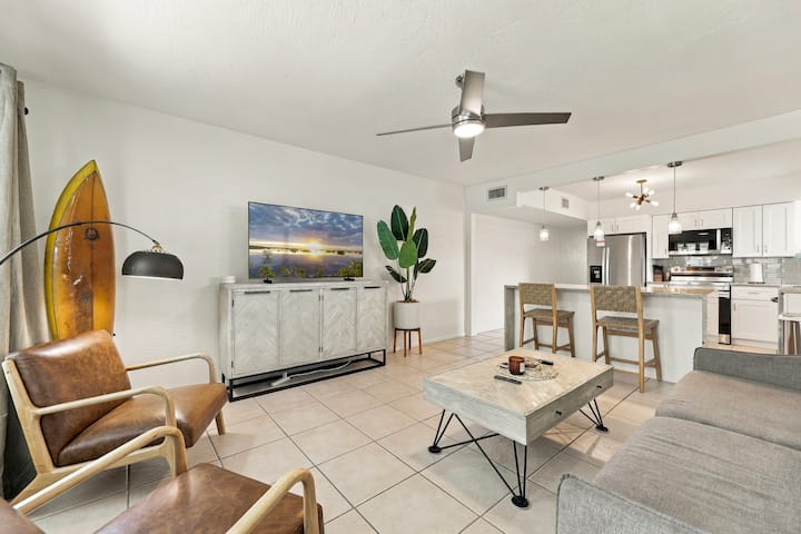 Walk To Cocoa Beach & Downtown | 2br W King Bed - Cocoa Beach, FL