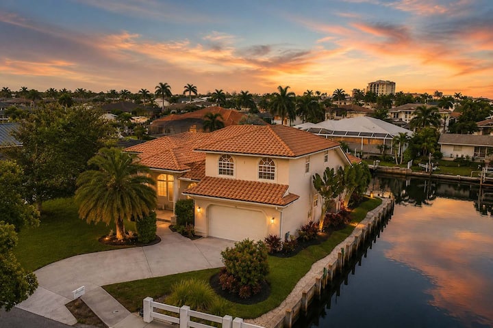 Waterfront Oasis  Pool   Private Dock  Firepit - Marco Island, FL