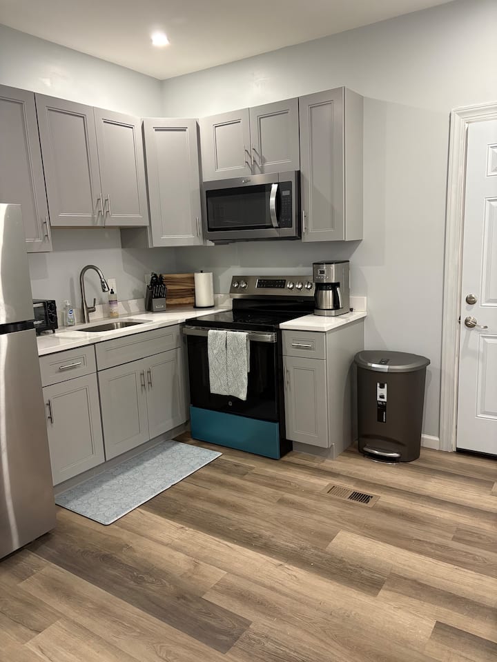 City Apartment Close To 95 - Wilmington, DE