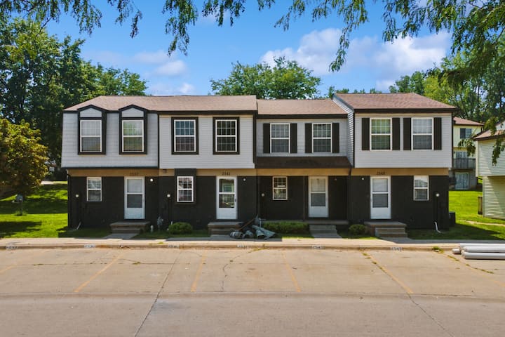 Spacious 3br Townhome, Walden Ridge Ic - Iowa City, IA