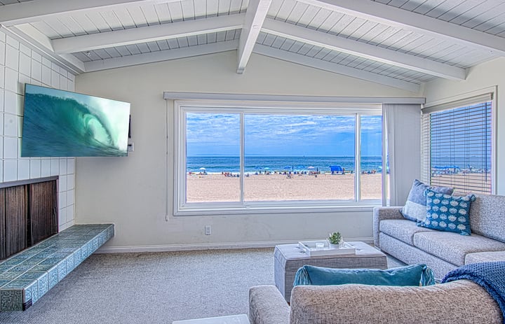 Adorable Oceanfront Upstairs Unit In A Duplex - Newport Beach, CA