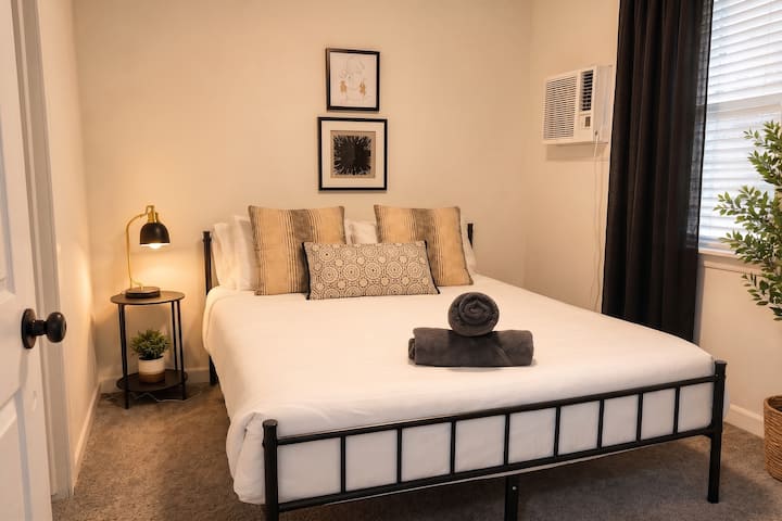 Cozy 2br Unit | Hot Tub, Fire Pit & Outdoor Space - Fossil Creek Boulevard – Fort Worth
