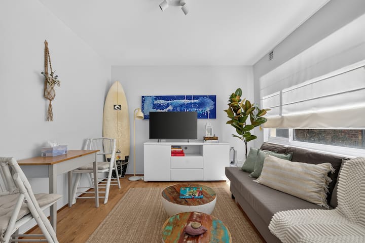 Manly Beach Pad | Balcony + Parking - Manly