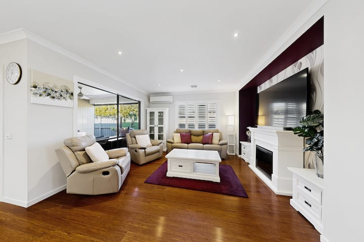 Family 3-bed Retreat In Point Cook - Point Cook
