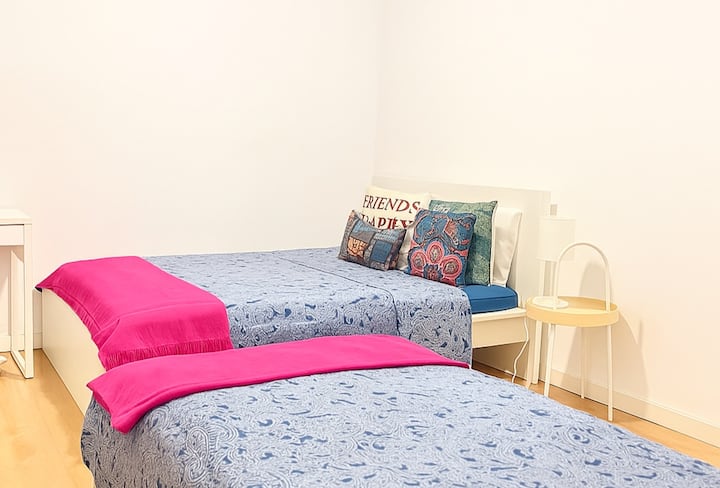 Center 2 Blocks To Rambla De Catalunya Room For 3 - Barcelona