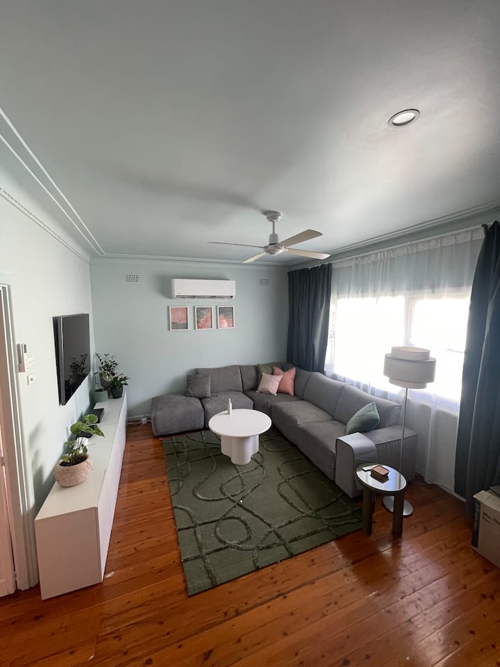 Beach House With Vintage Charm - Central Coast