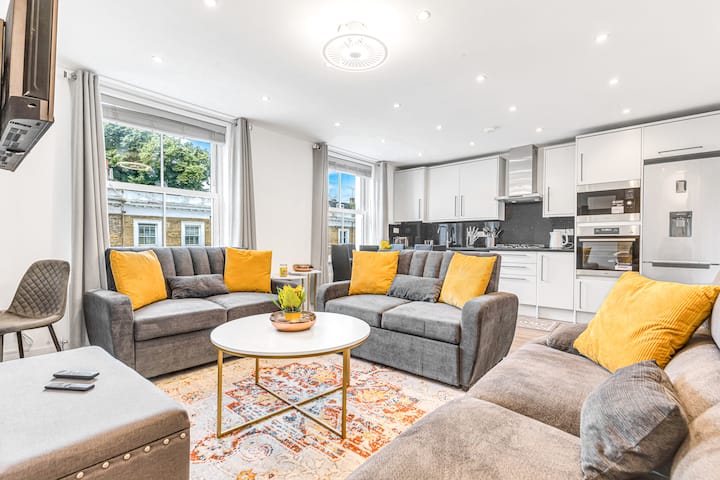 Air Conditioned | Next To Tube | Sleeps 11 Guest - London, UK