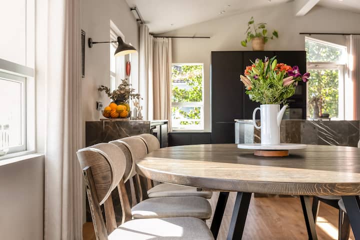 Elegant 5br Home With Views, Hot & Cold Tubs - Reykjavik