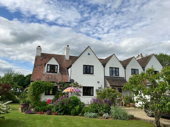 A Welcoming And Comfortable Rural Retreat - Bibury