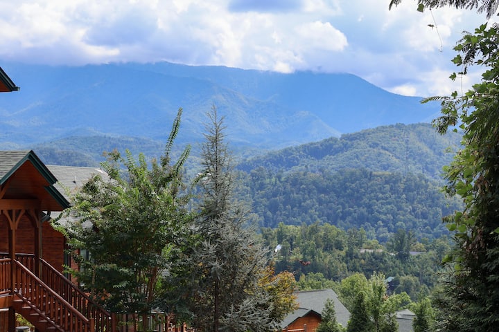 Pool View Lodge, Indoor Pool, Arcade Games, Views! - Gatlinburg, TN