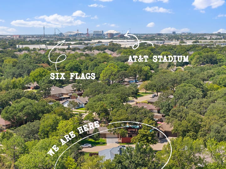 Sport Court, Outdoor Kitchen, Bunk Beds, Sleeps 12 - Grand Prairie, TX