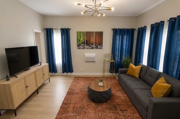 Cozy 1-bedroom 1-bathroom Apartment - West Hollywood, CA